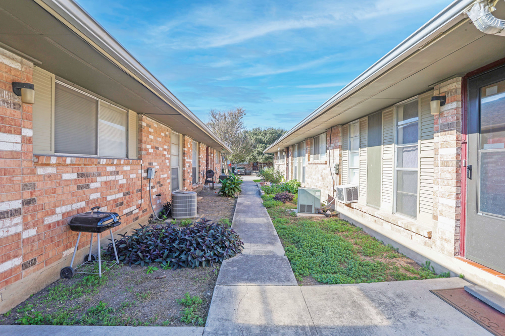 Affordable Living in Kirby, TX | Springfield Manor